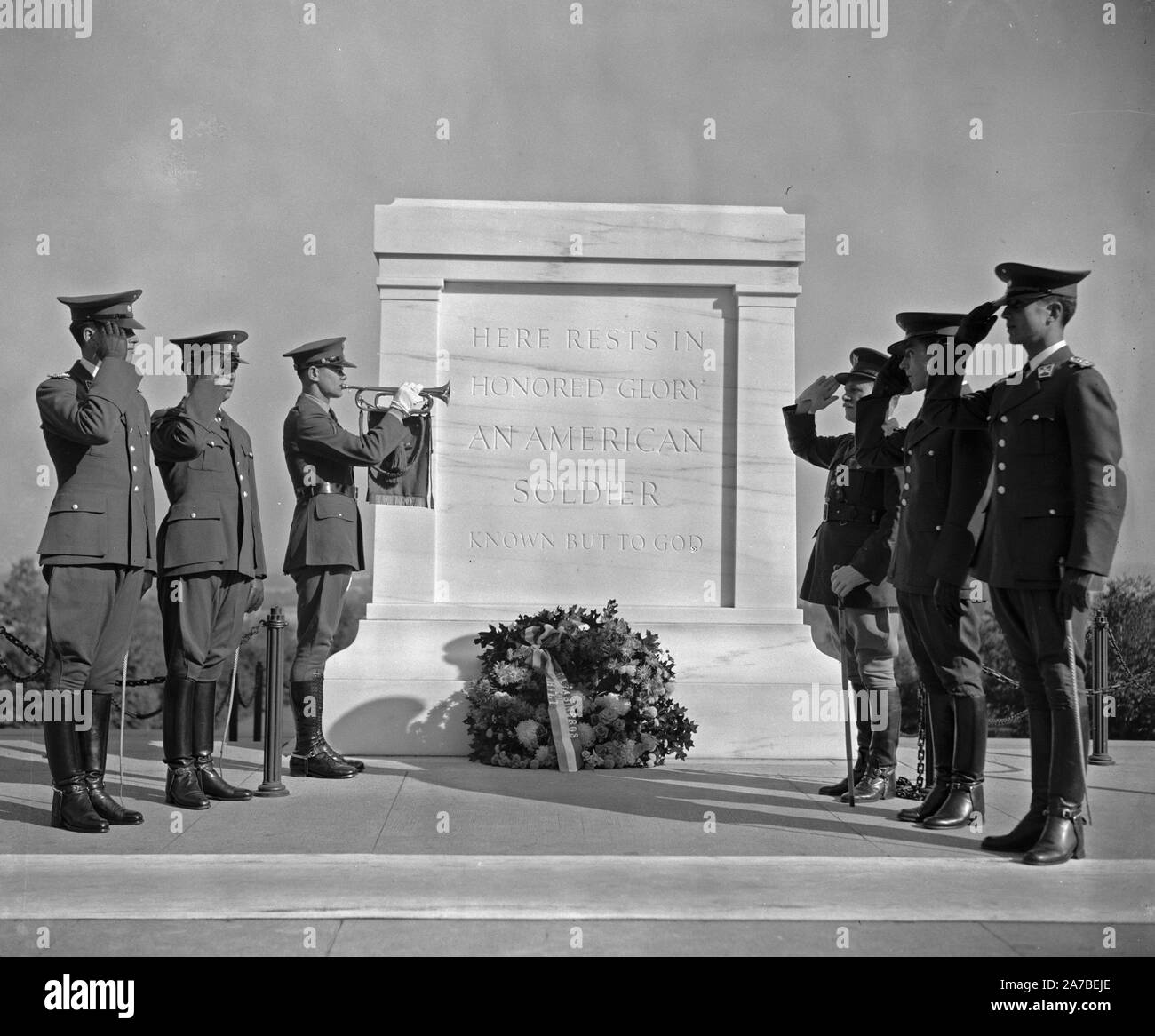 Soldiers playing taps hi-res stock photography and images - Alamy