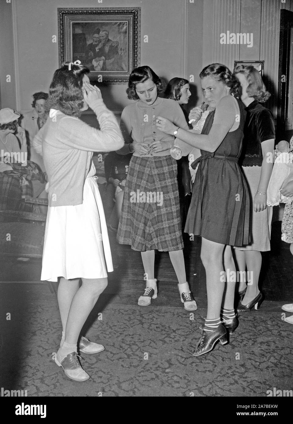 1930s college students hi-res stock photography and images - Alamy