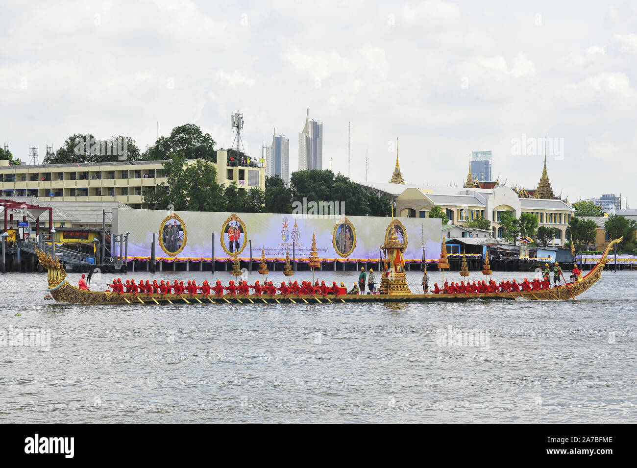BANGKOK, THAILAND – 17 OCTOBER 2019 : Big training of the Royal Barges ...