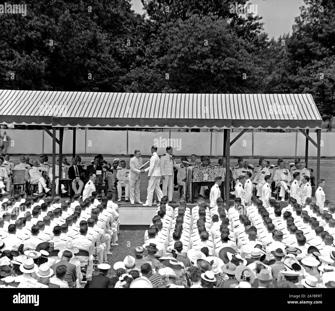 Class of 1940 naval academy hi-res stock photography and images - Alamy