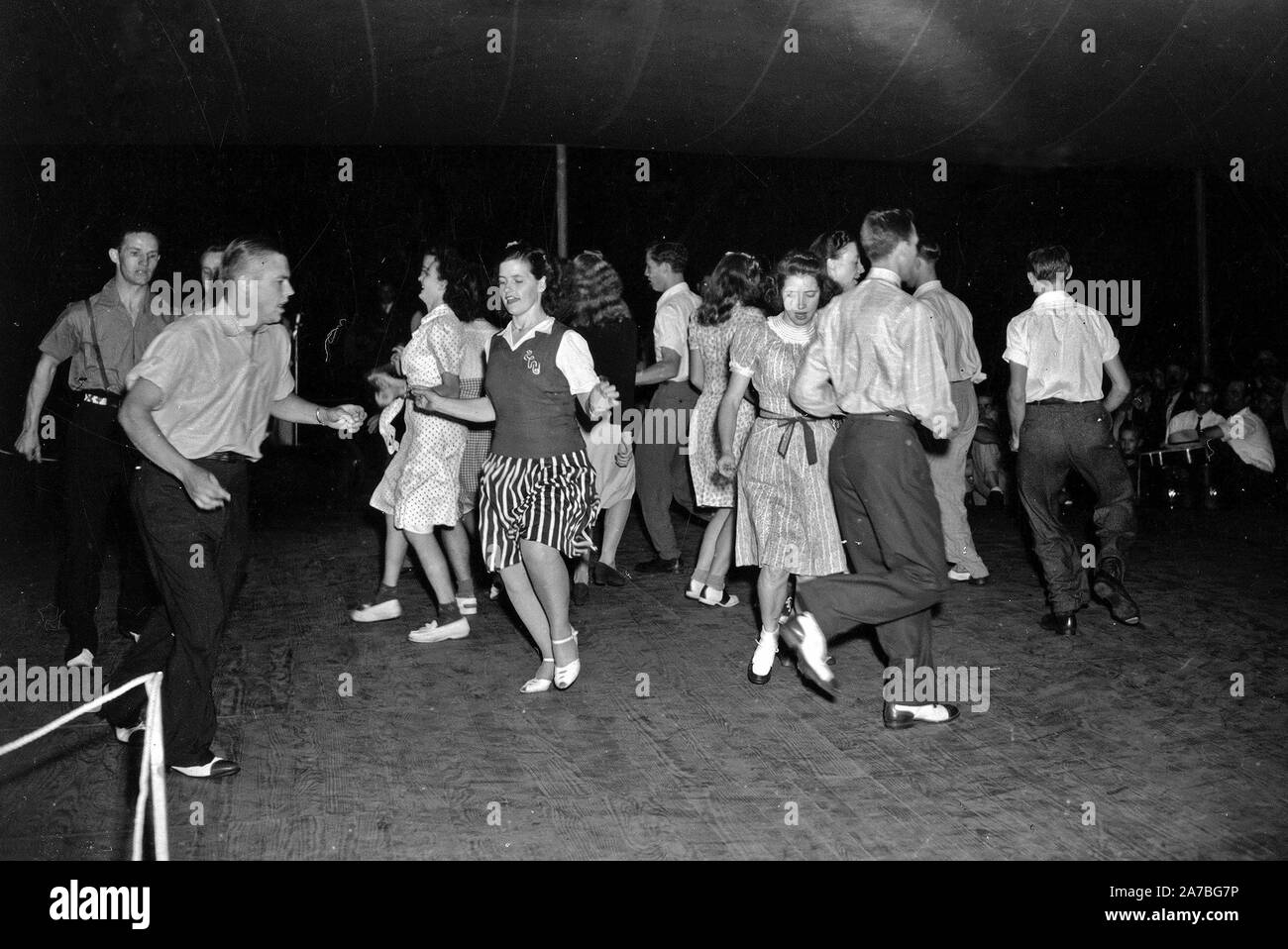 Dancing 1950 hi-res stock photography and images - Alamy