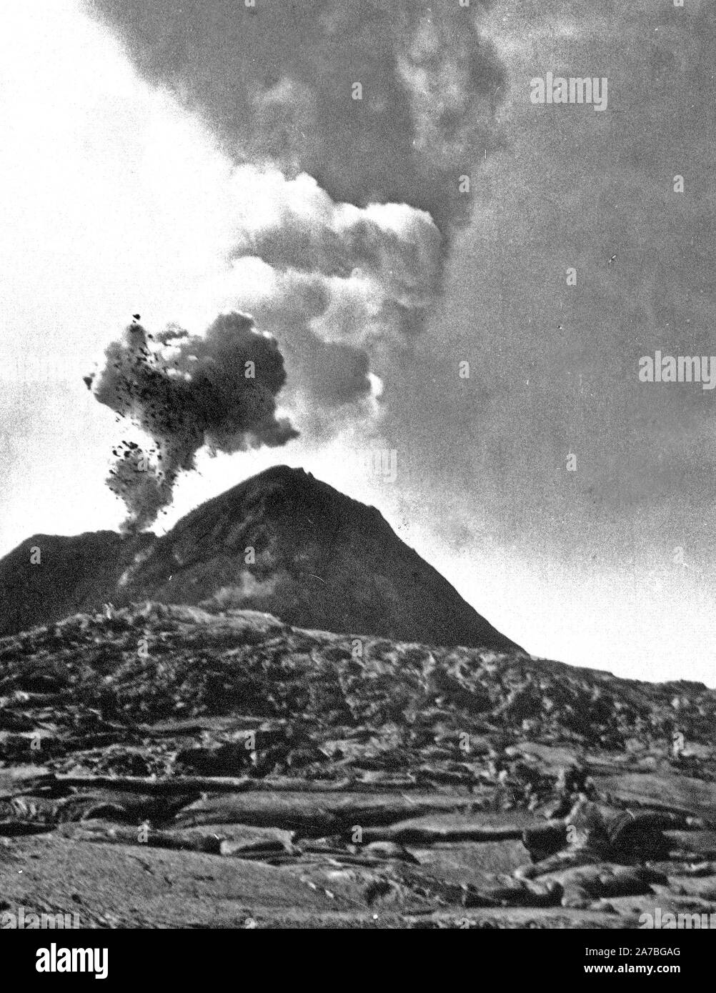 1930s mount vesuvius hi-res stock photography and images - Alamy