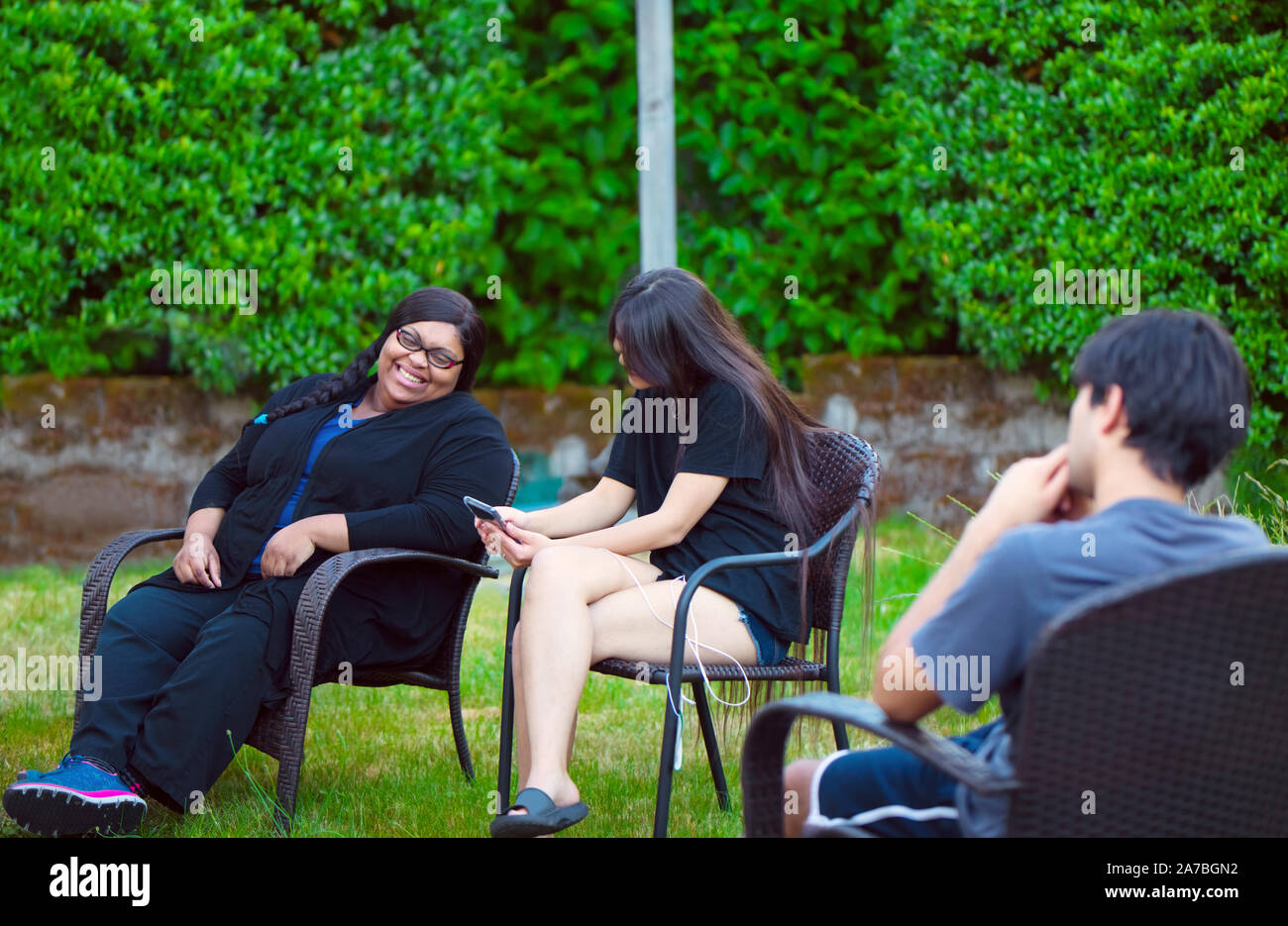 Girls sitting on chairs hi-res stock photography and images - Alamy