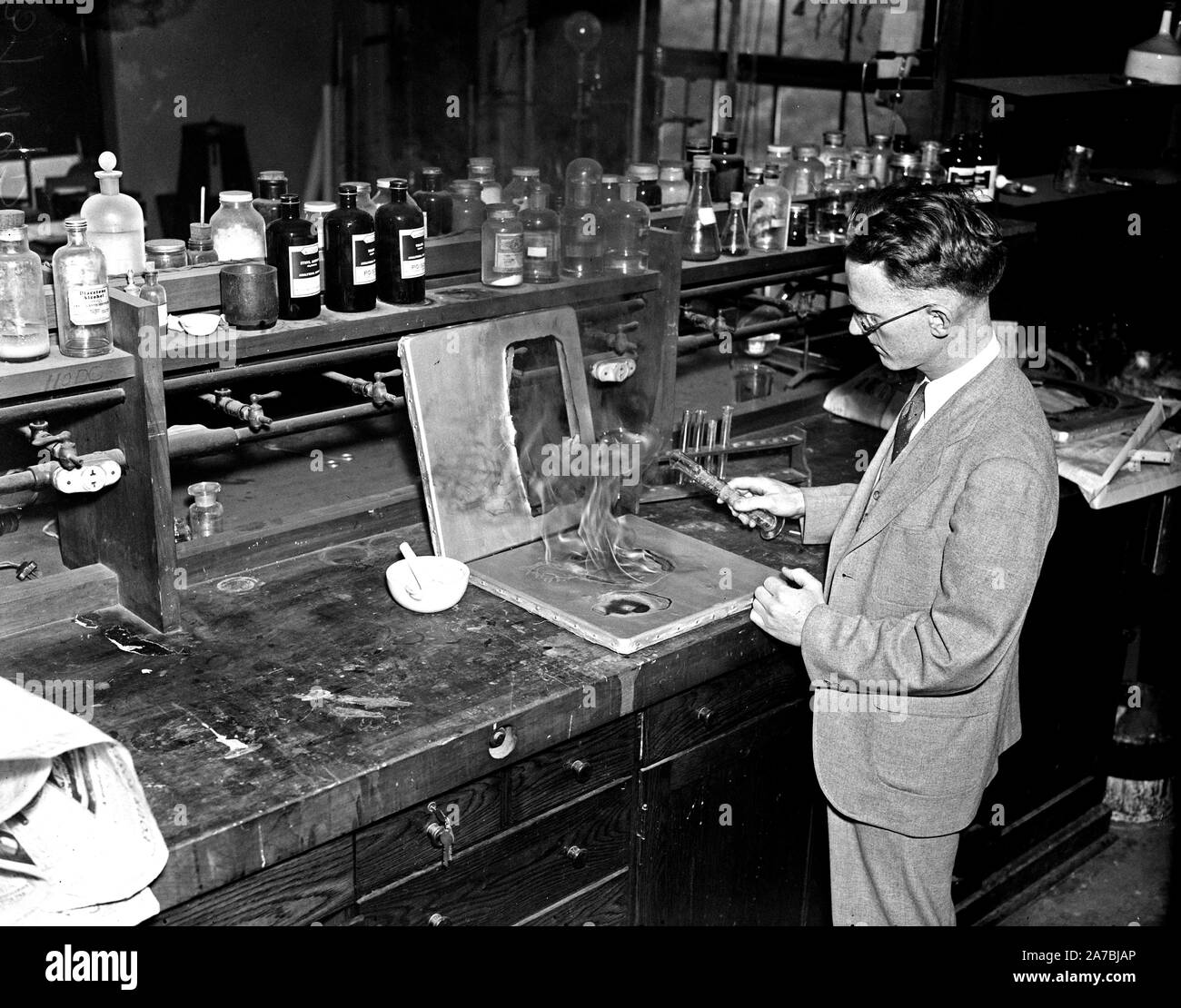 Early 1900s laboratory hi-res stock photography and images - Alamy