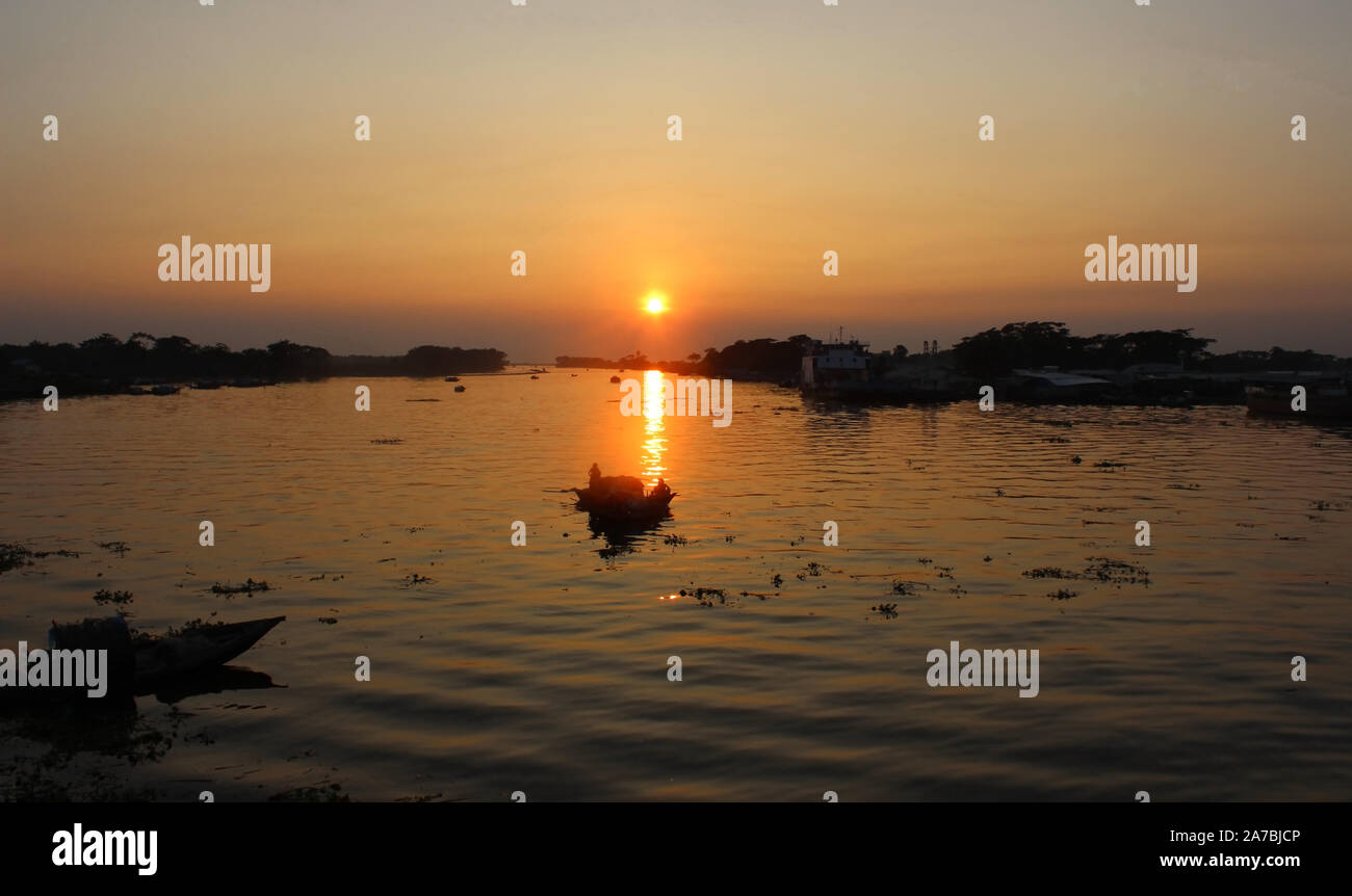 Boat river bangladesh sunset hi-res stock photography and images - Alamy