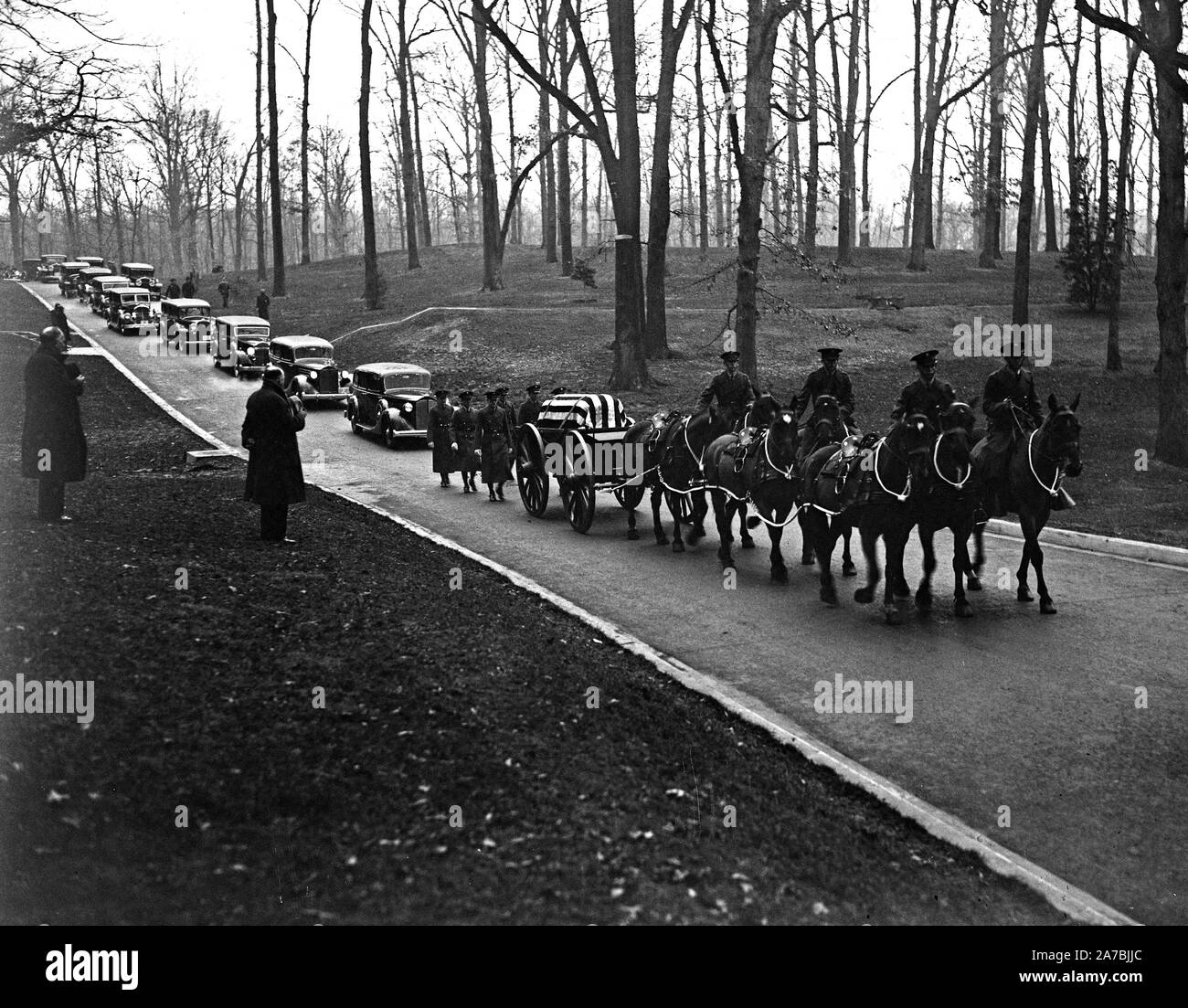 Early 1900s funeral procession hi-res stock photography and images - Alamy