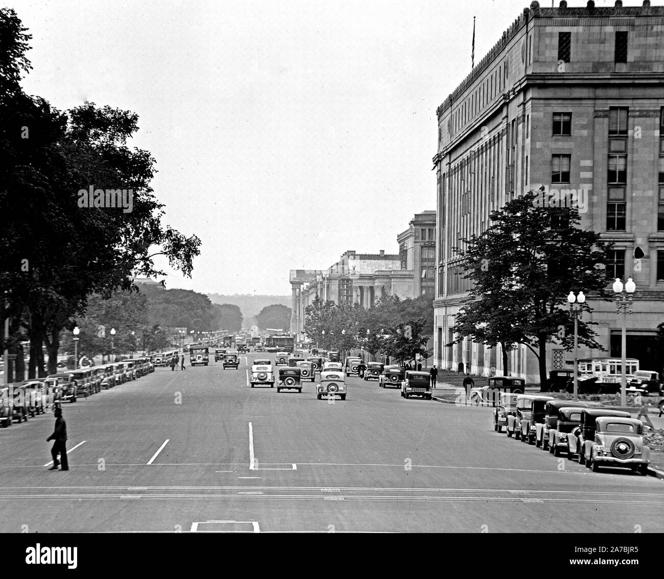 Traffic on constitution avenue 1930s hi-res stock photography and ...