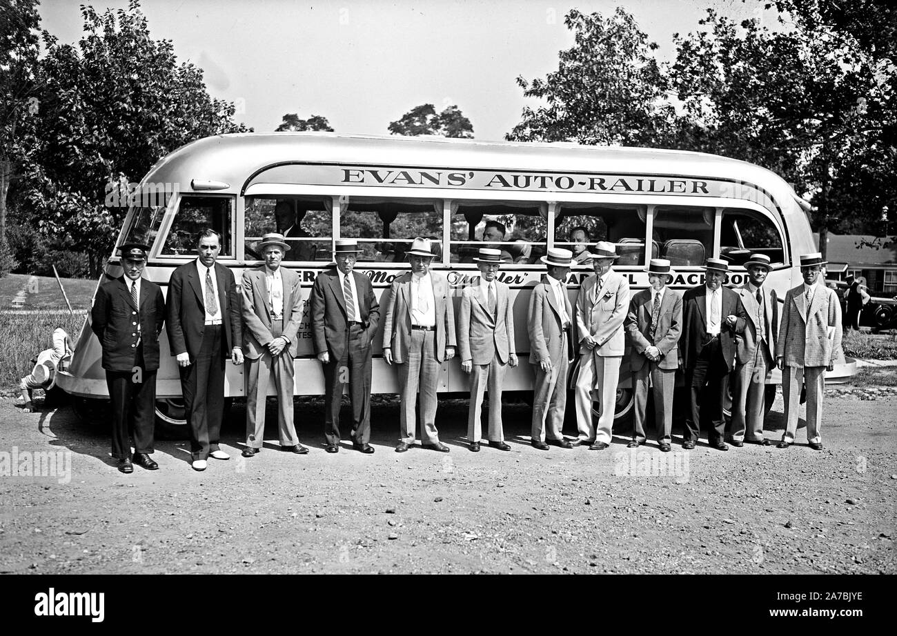 Streamline Bus and Car, Evans Motor Company ca. 1935 Stock Photo - Alamy