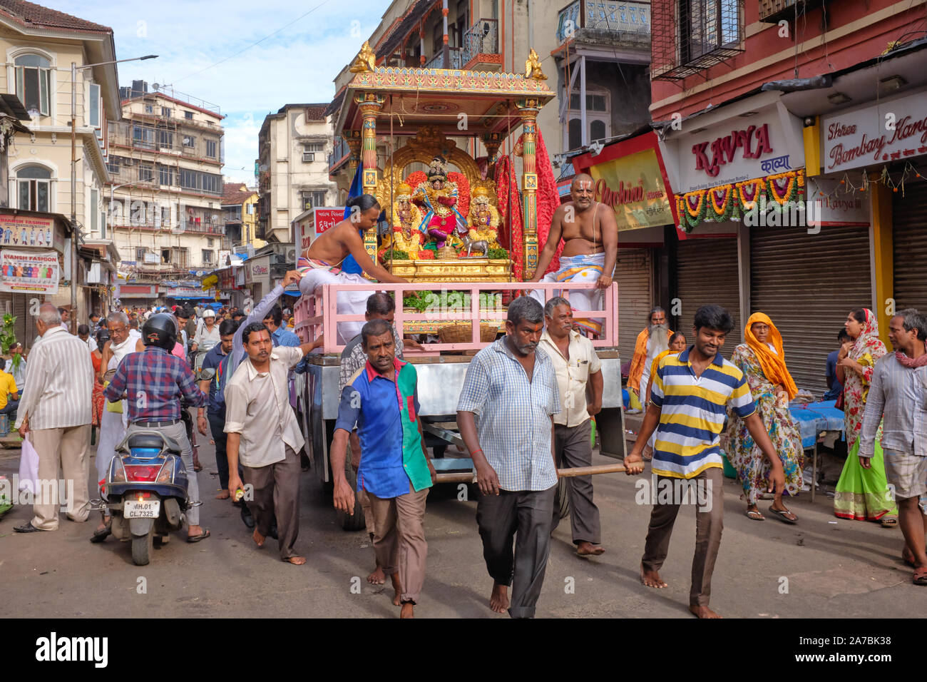 Indian chariot procession hi-res stock photography and images - Alamy
