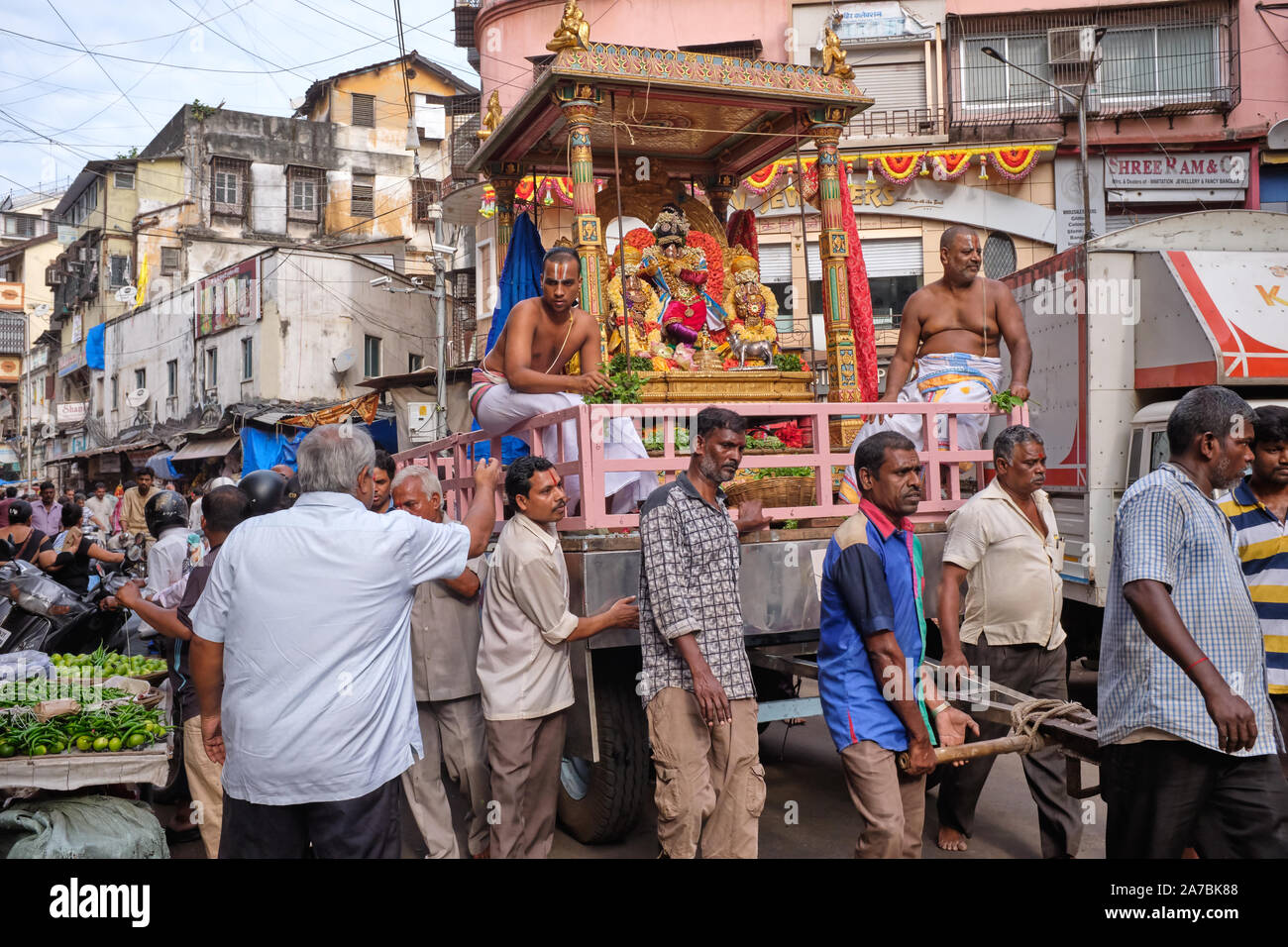 Indian chariot procession hi-res stock photography and images - Alamy