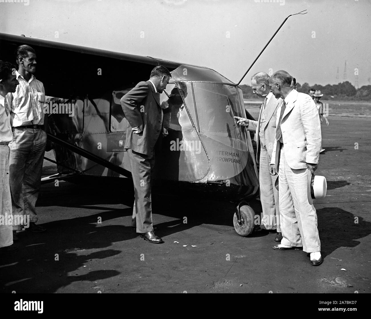 People examining the Waterman Arrowplane ca. 1935 Stock Photo - Alamy