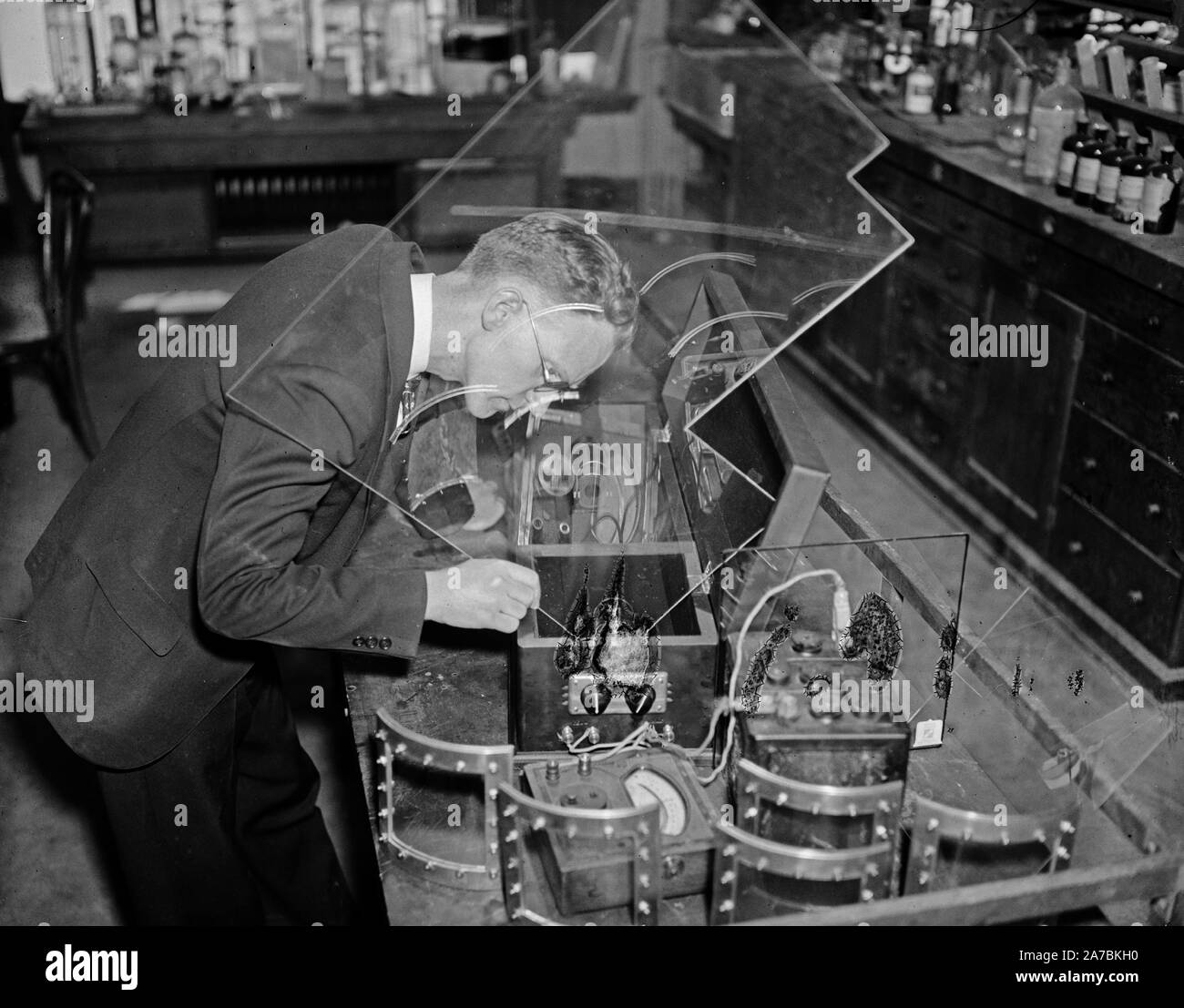Laboratory 1930s hi-res stock photography and images - Alamy