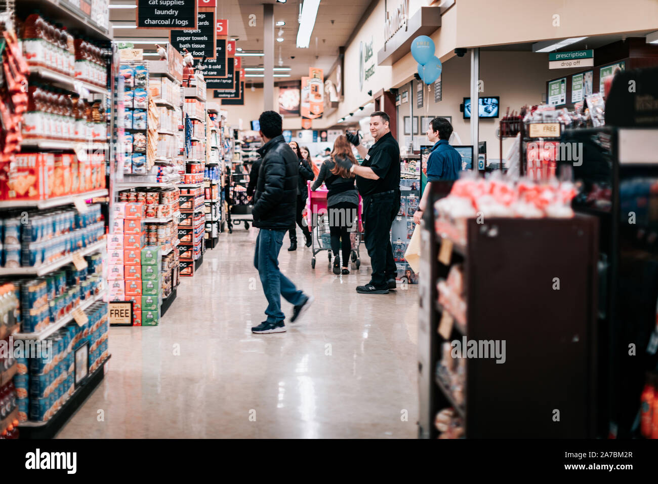 Beaverton, Oregon - Oct 31, 2019 : Customers shopping at Safeway ...