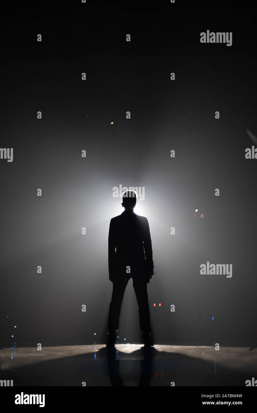 forces the artist on stage in the backlight Stock Photo - Alamy