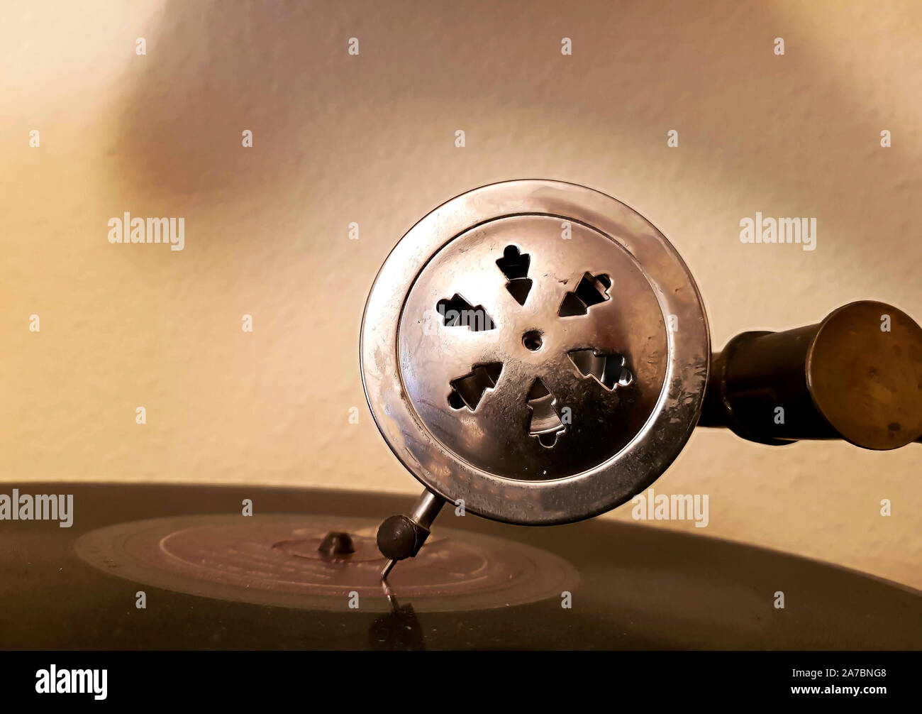 The gramophone arm in operation Stock Photo - Alamy