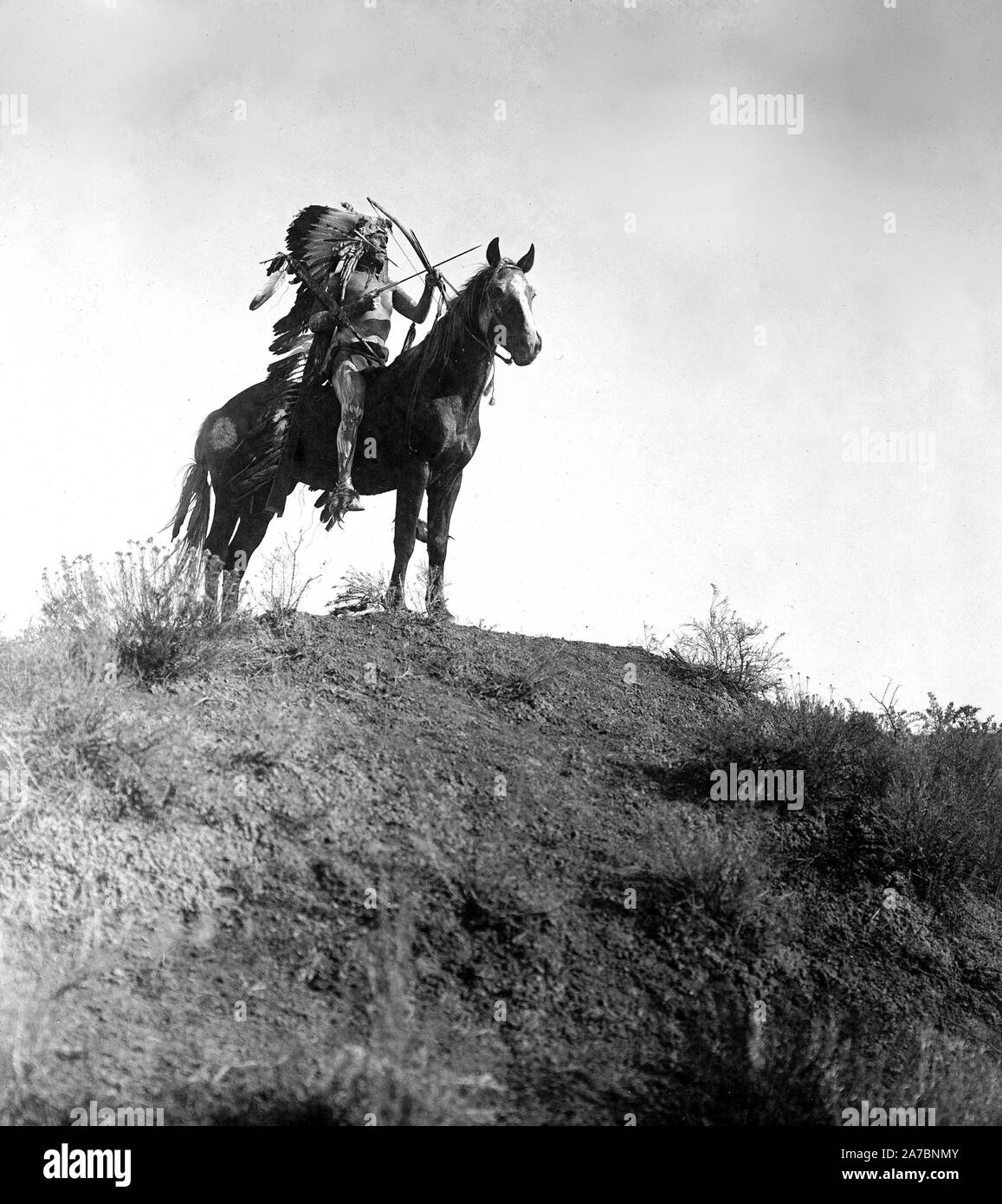 Native american indians horseback hi-res stock photography and images ...