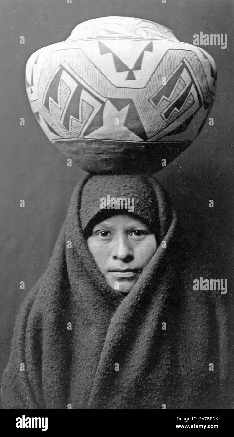 Zuni indian Black and White Stock Photos & Images - Alamy