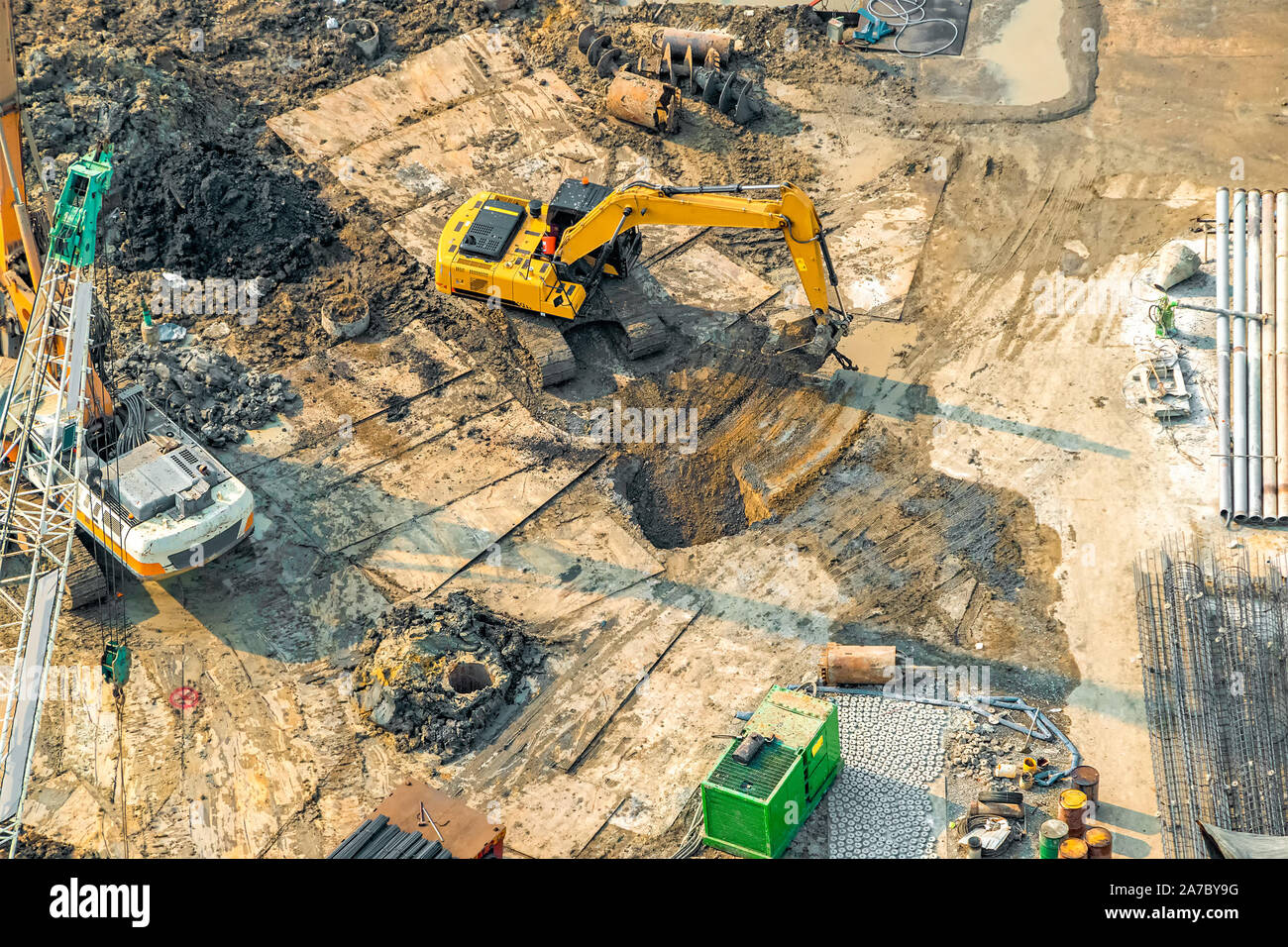 Piling rig hi-res stock photography and images - Alamy