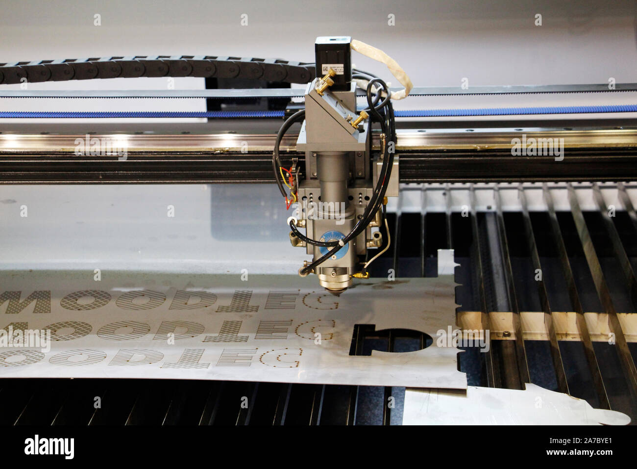 Fragment CNC milling and engraving machine. Milling work in 2D and 3D ...