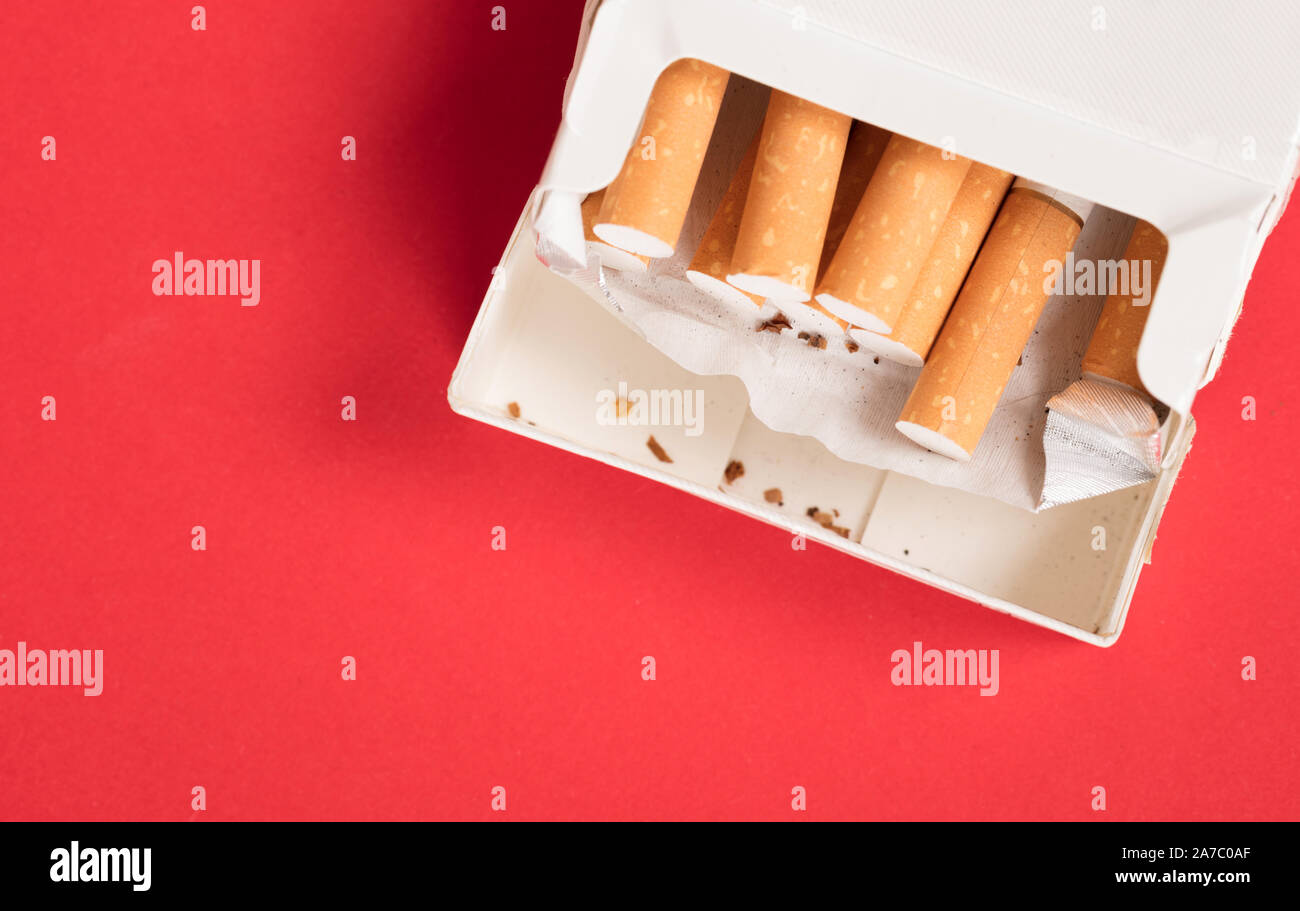 Red cigarettes packet hi-res stock photography and images - Alamy