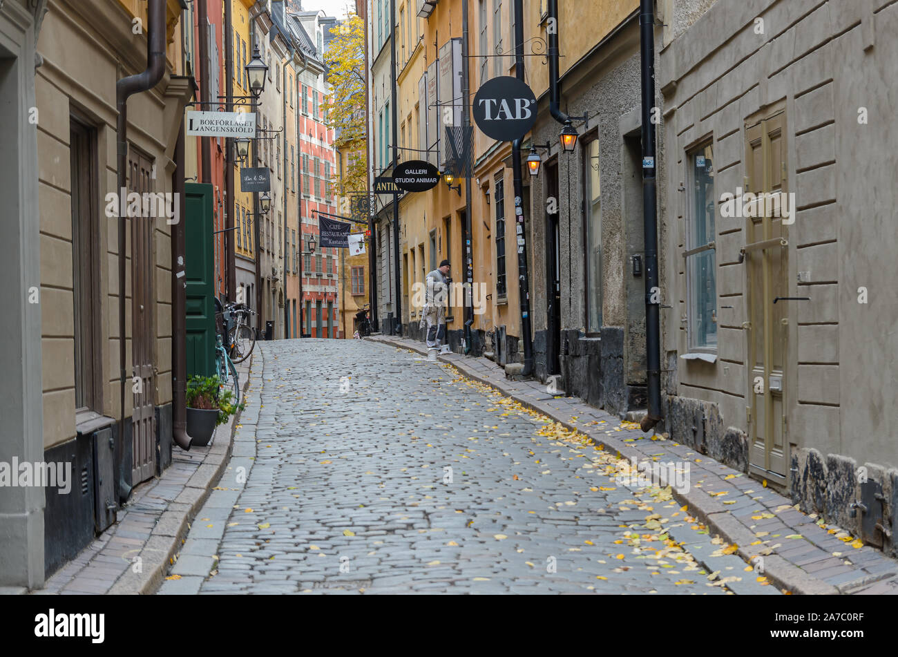 Paved street hi-res stock photography and images - Alamy
