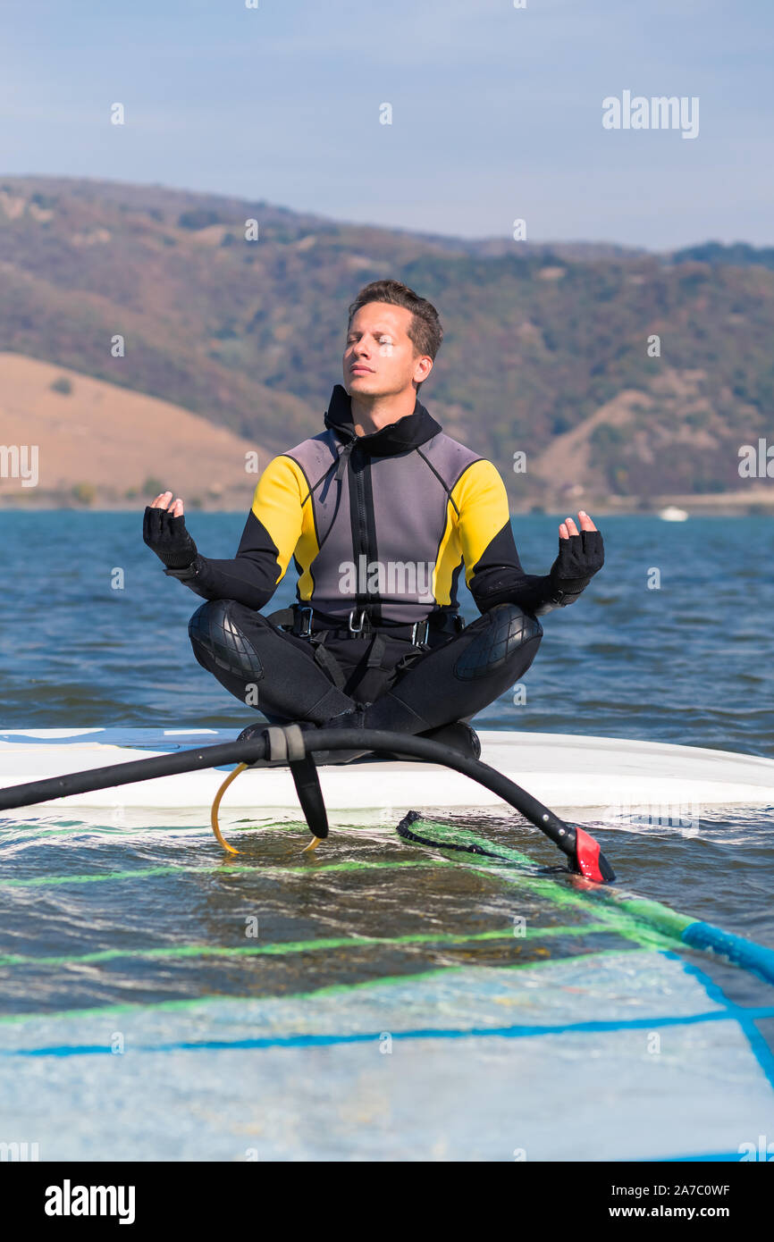 Preparing to windsurf hi-res stock photography and images - Alamy