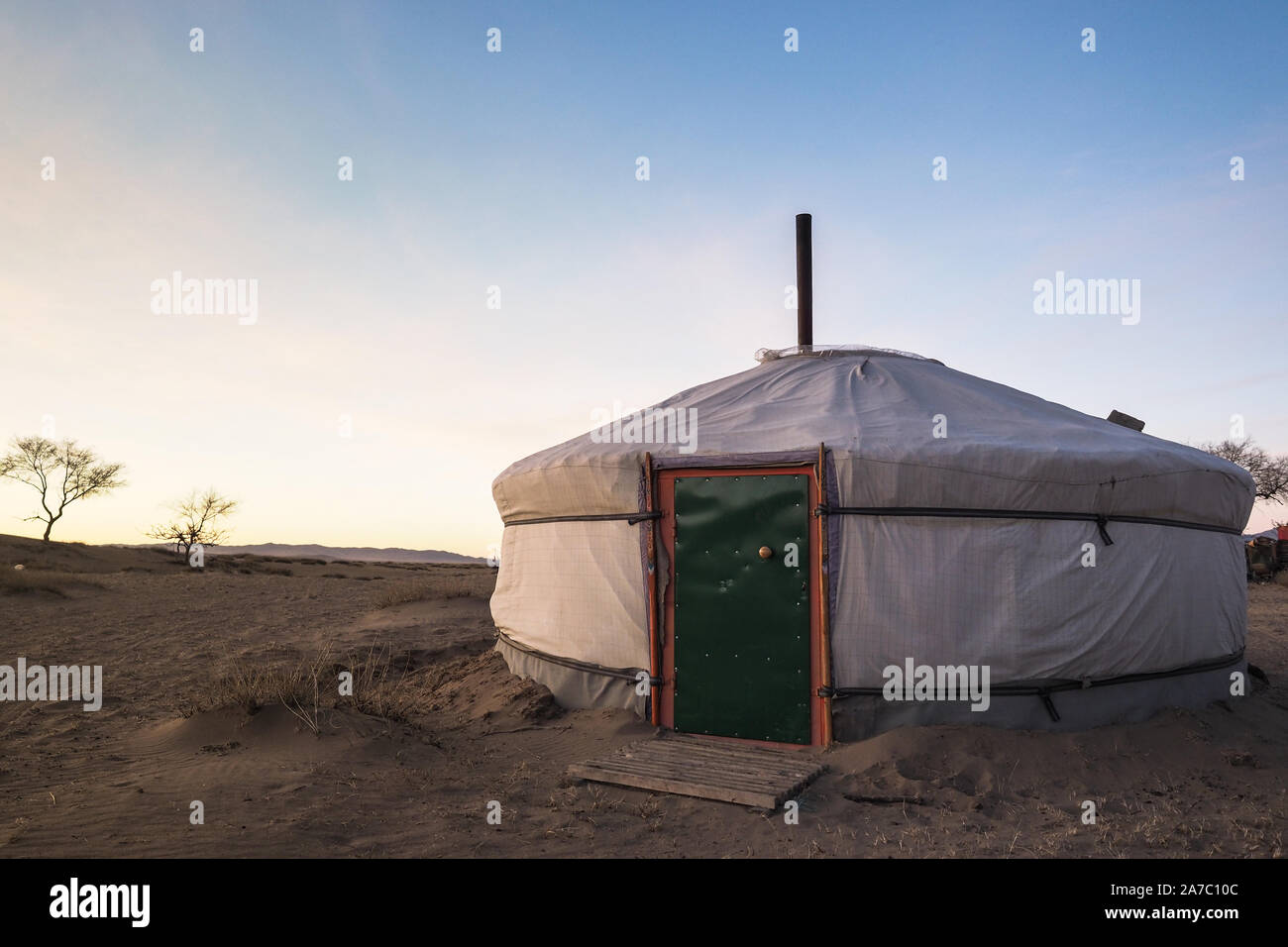 Traditional Mongolian Yurt in gobi desert region Stock Photo - Alamy