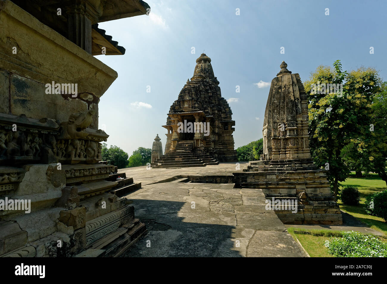 Vishvanatha Hindu Temple, Khajuraho Stock Photo - Alamy