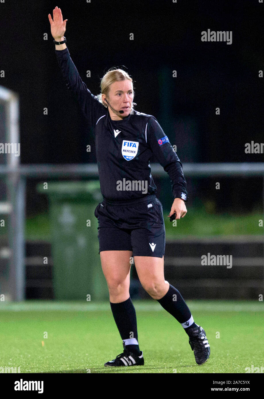 Referee sara persson hi-res stock photography and images - Alamy