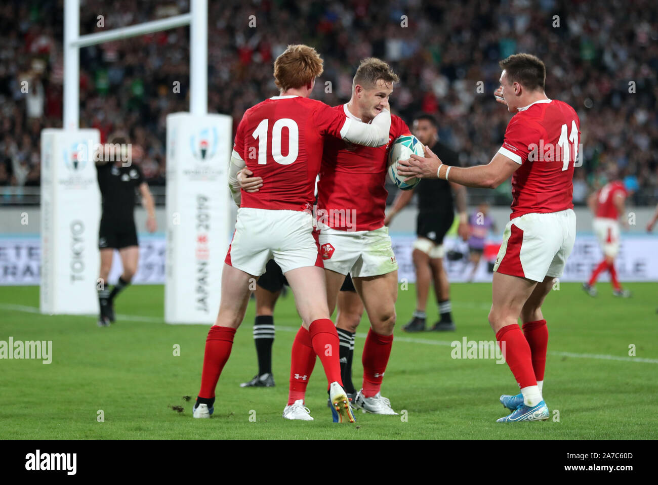 Wales' Hallam Amos (centre) celebrates scoring his sides first try ...