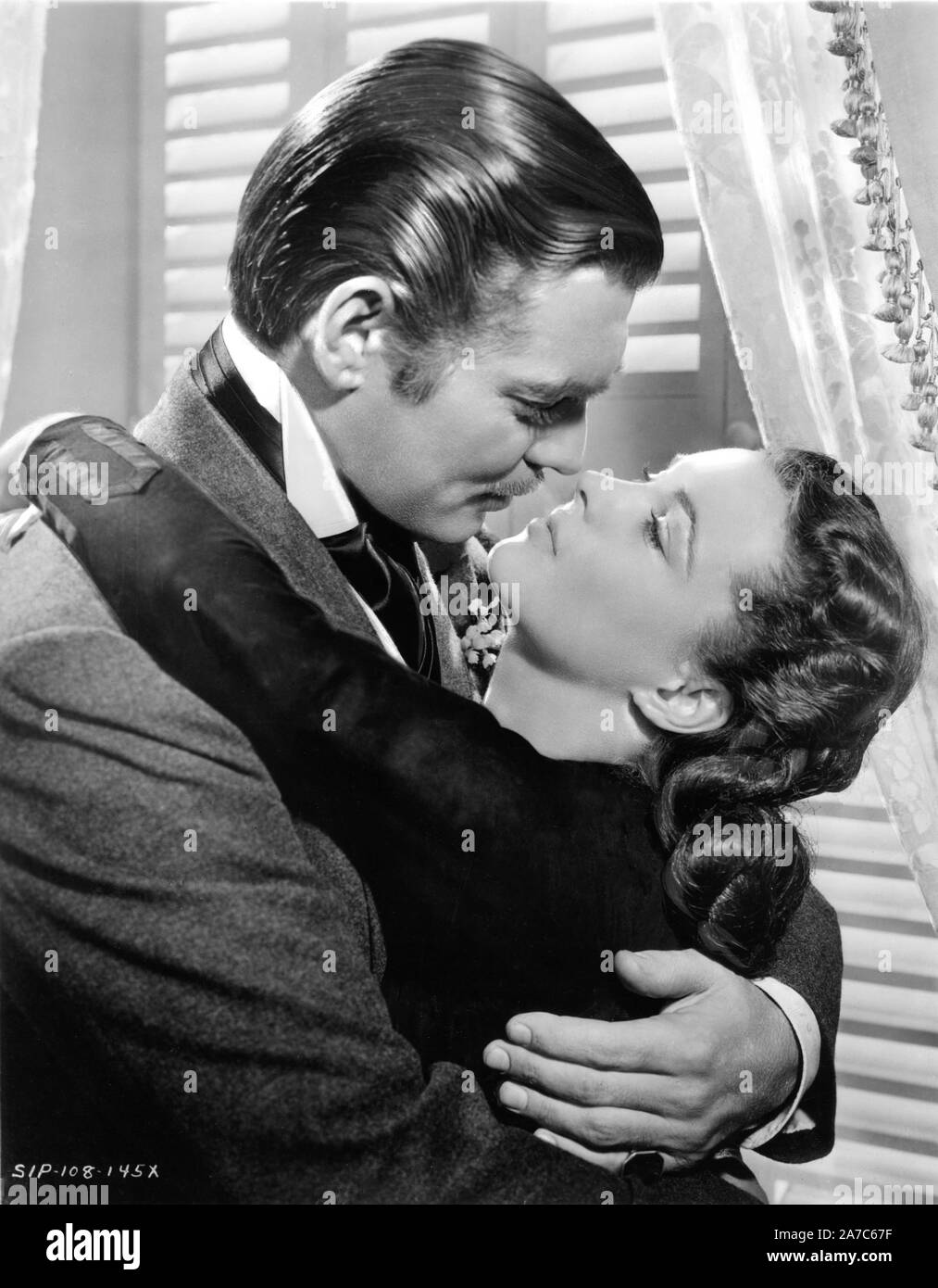 CLARK GABLE as Rhett Butler and VIVIEN LEIGH as Scarlett O'Hara in GONE WITH THE WIND 1939 ...