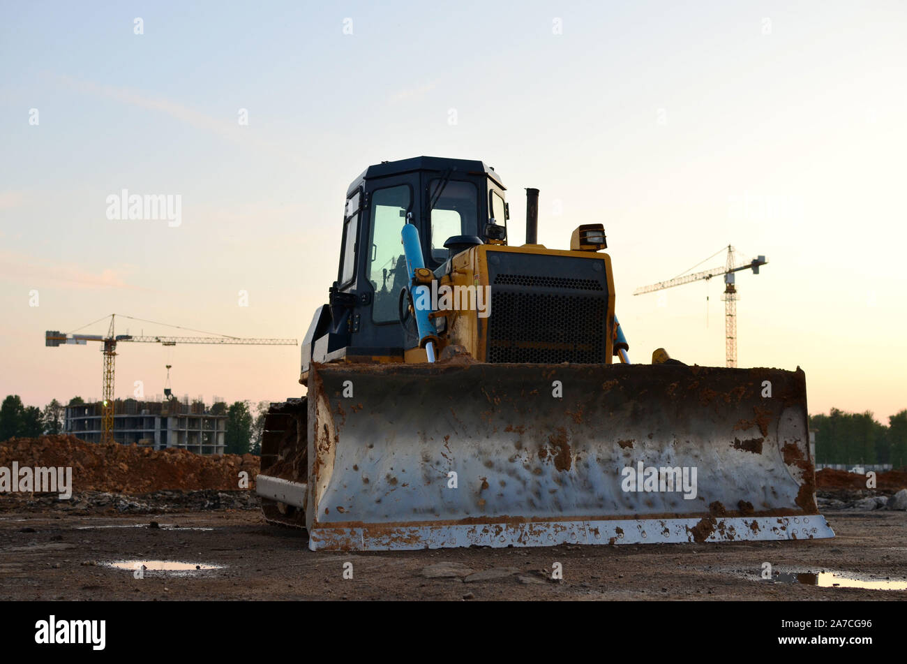 Track-type bulldozer, earth-moving equipment. Land clearing, grading ...