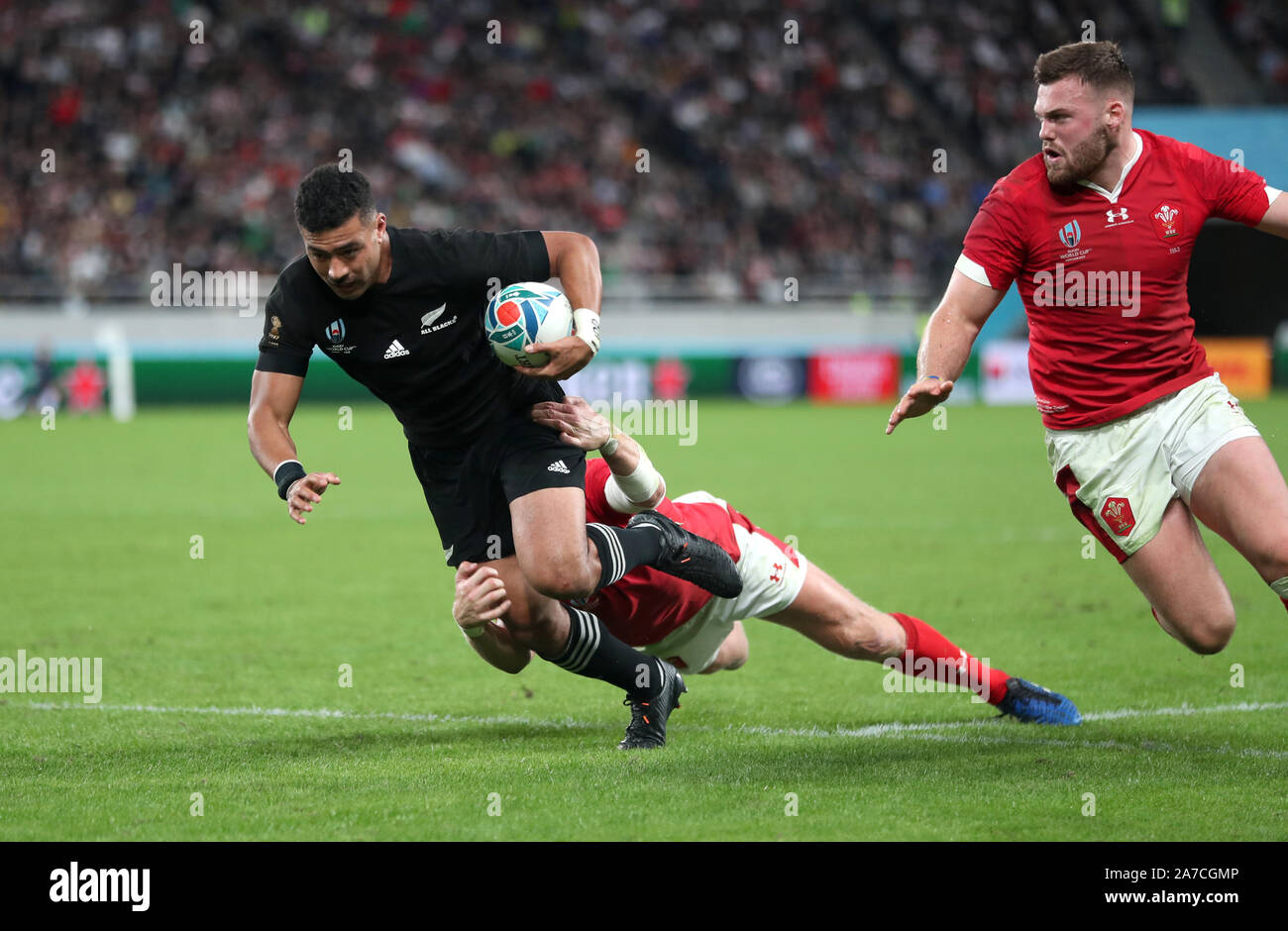 New Zealand's Richie Mo'unga scores his sides sixth try during the 2019 ...