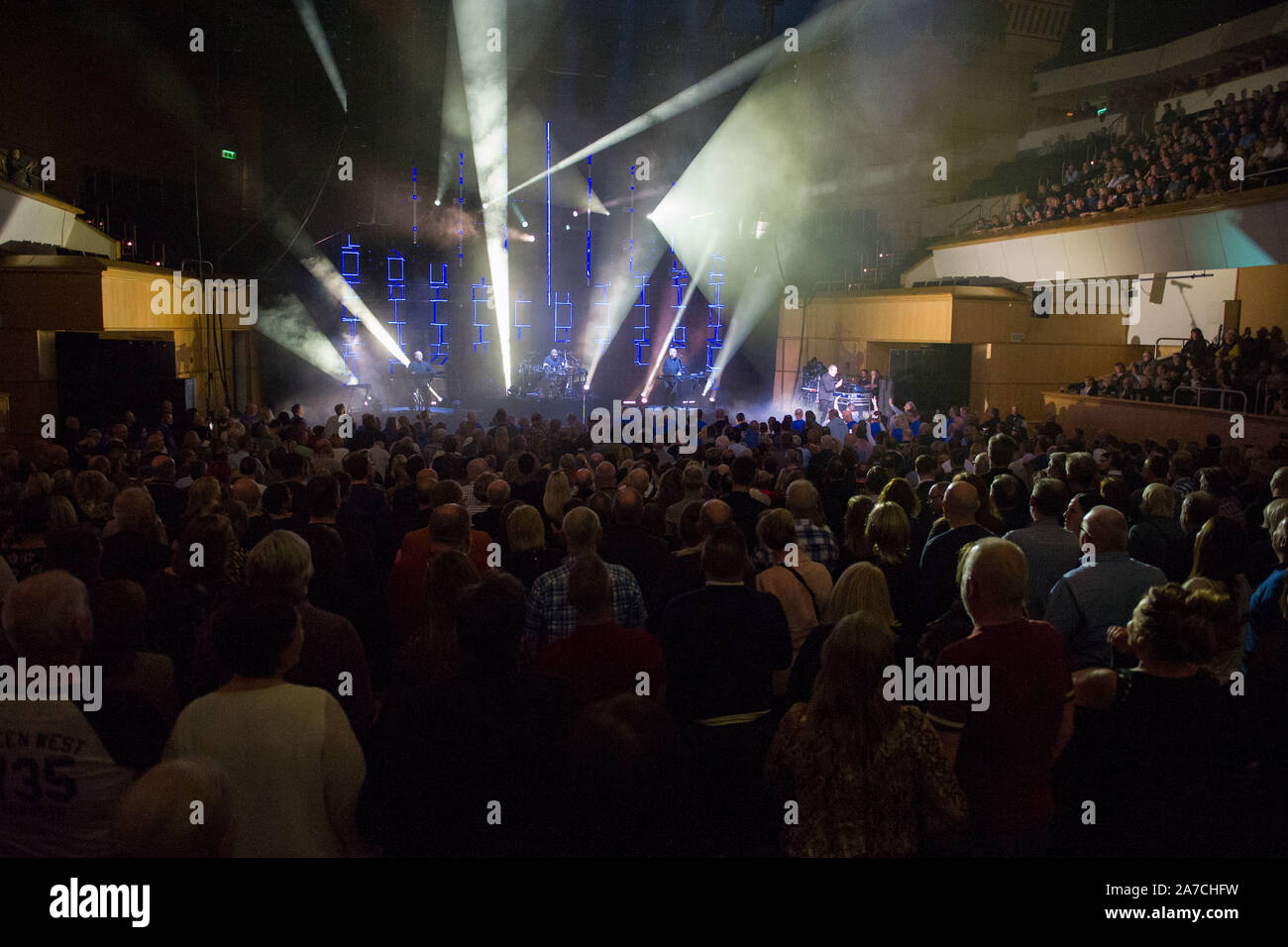 Omd audience hi-res stock photography and images - Alamy