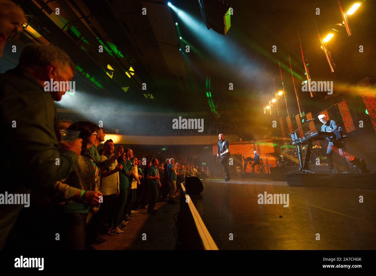 Omd audience hi-res stock photography and images - Alamy