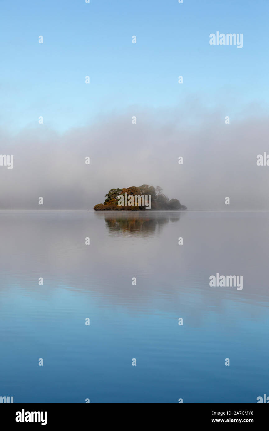 Early morning Derwent Water in the Lake District National park in ...