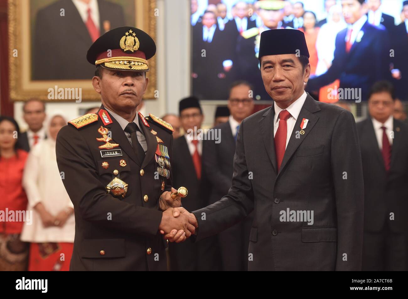 Jakarta, Indonesia. 1st Nov, 2019. Indonesian President Joko Widodo (R ...
