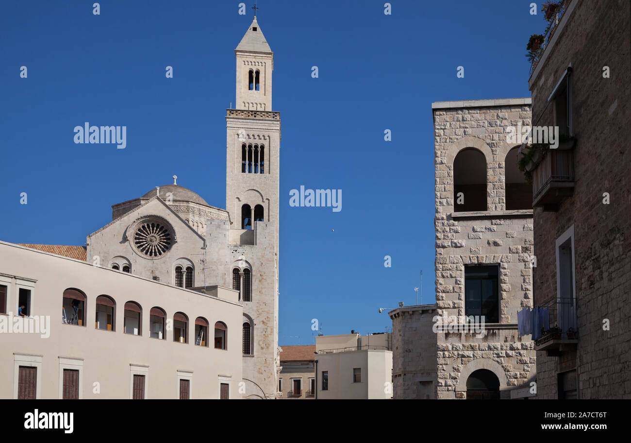 View to the Facade of Bari Cathedral Stock Photo - Alamy