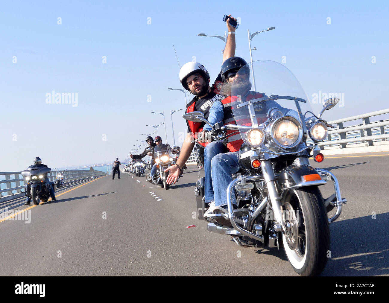(191101) -- KUWAIT CITY, Nov. 1, 2019 (Xinhua) -- Motorcyclists ride on ...