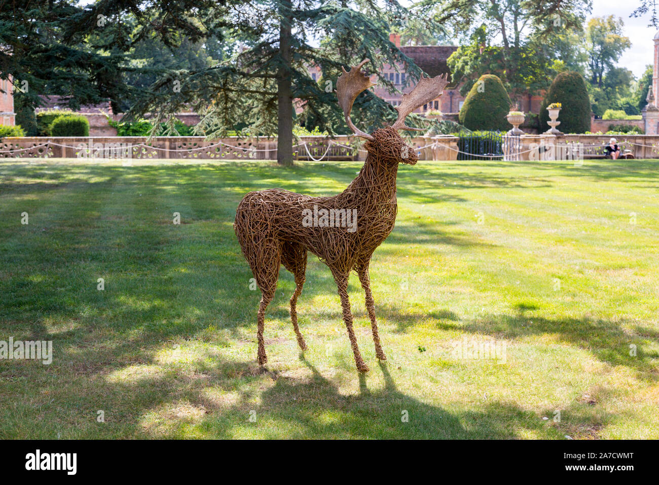 Willow sculpture hi-res stock photography and images - Alamy