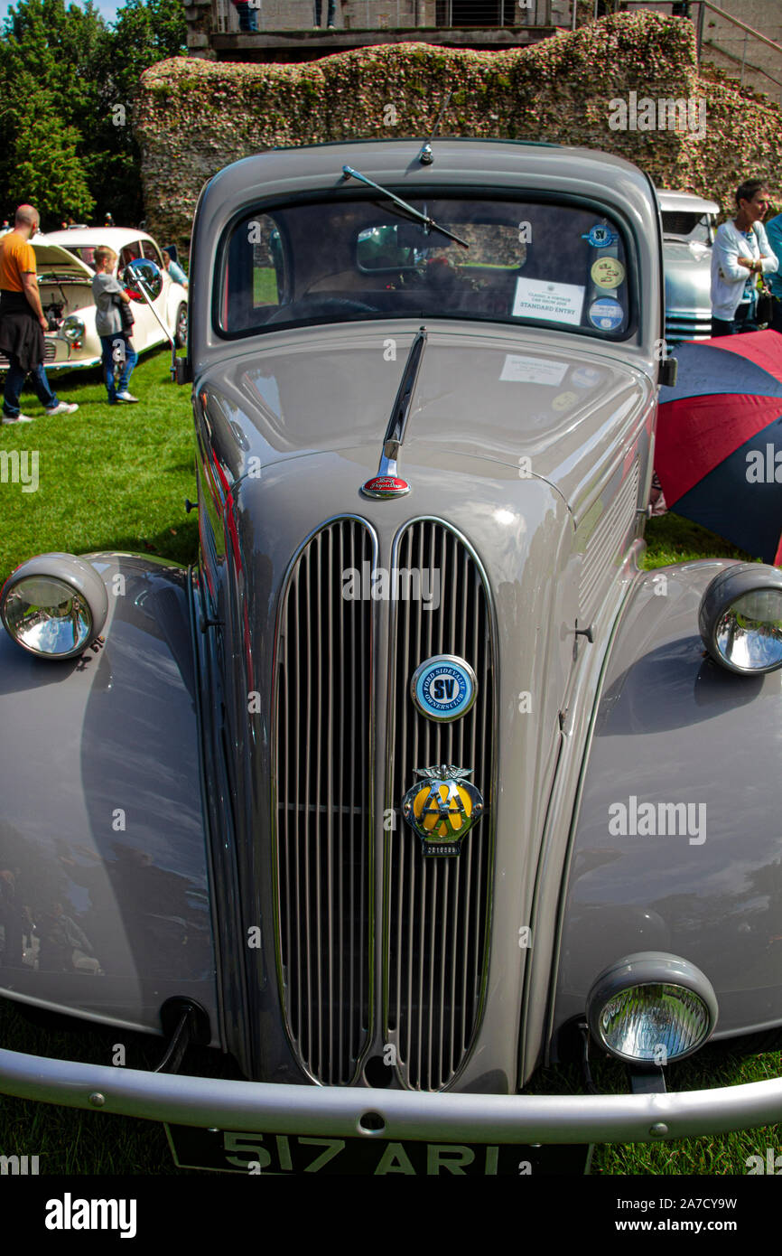 1950s classic Ford popular saloon car Stock Photo - Alamy