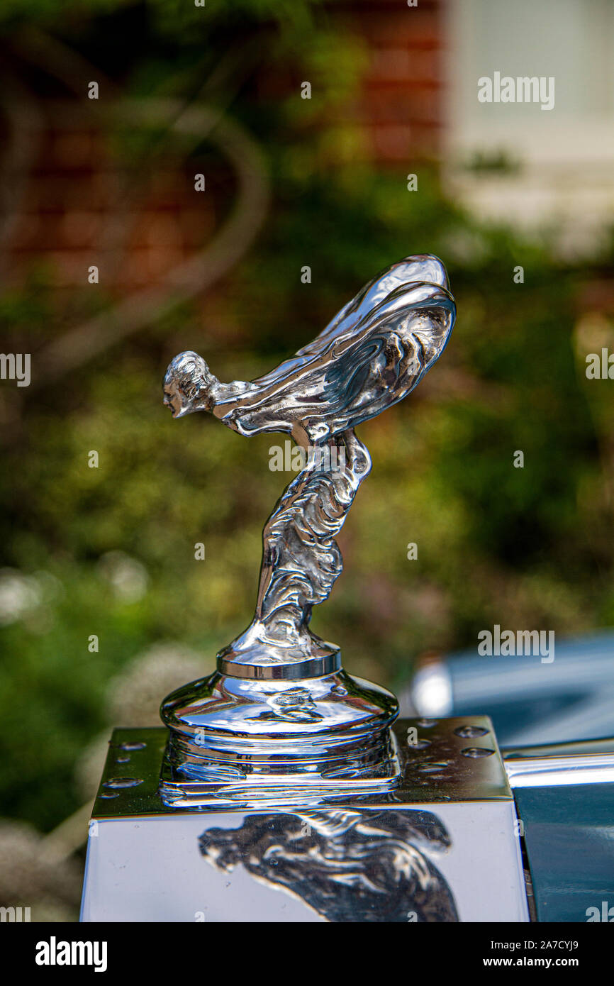 Radiator emblem of a Rolls Royce vintage car Stock Photo - Alamy