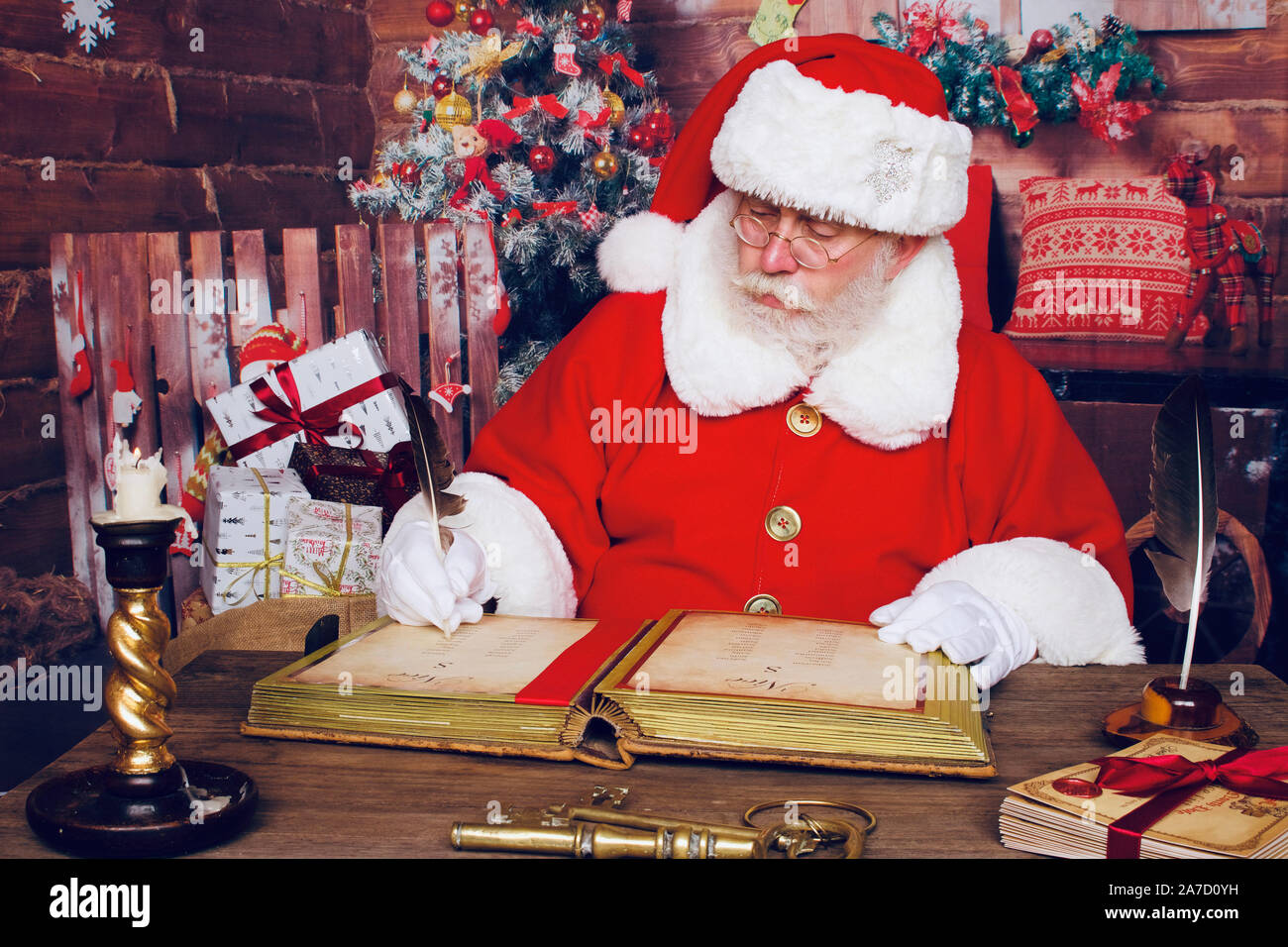 Santa Candlestick High Resolution Stock Photography and Images - Alamy