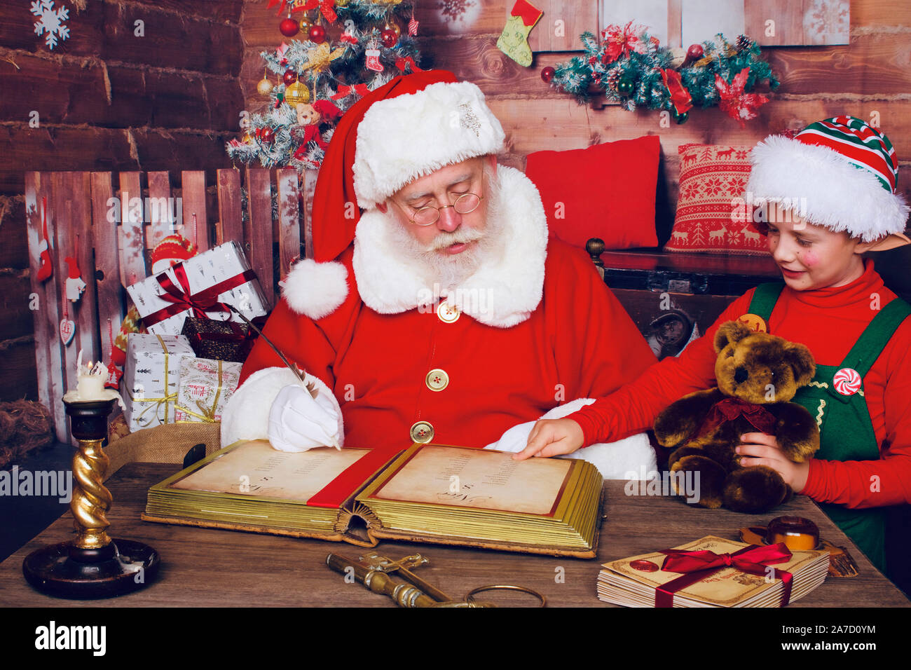 Professional Santa Claus aka Sheldon Scott with Elf Jingle Credit: Ben ...