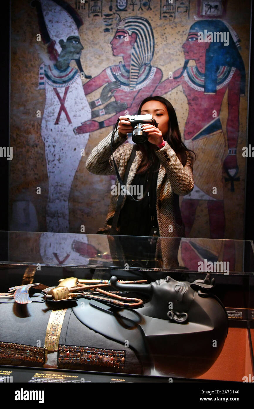 London, UK. 1st Nov 2019. Model of Mummy of Tutankhamun showing how all ...