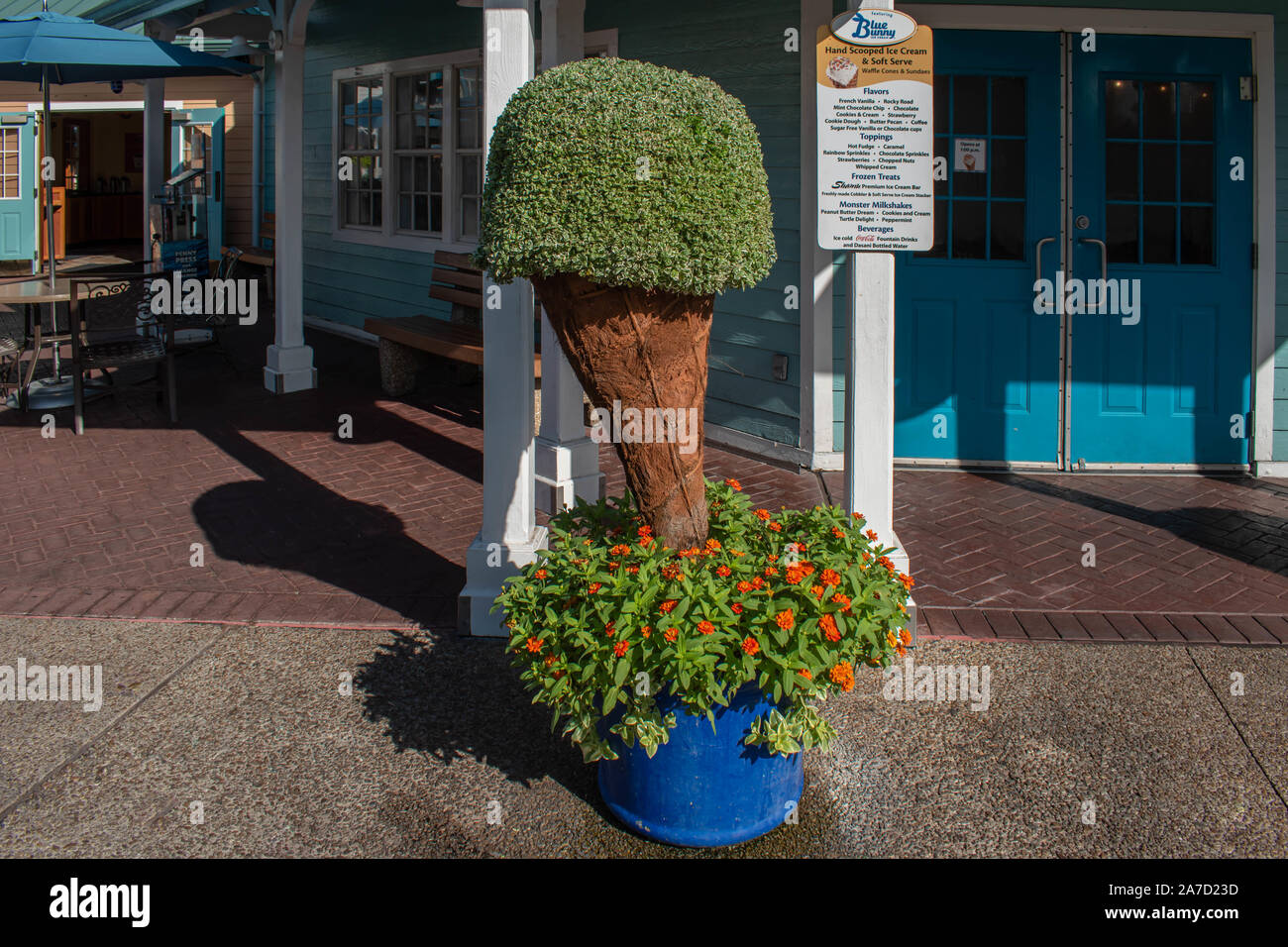 Disney world florida family eating hi-res stock photography and images ...