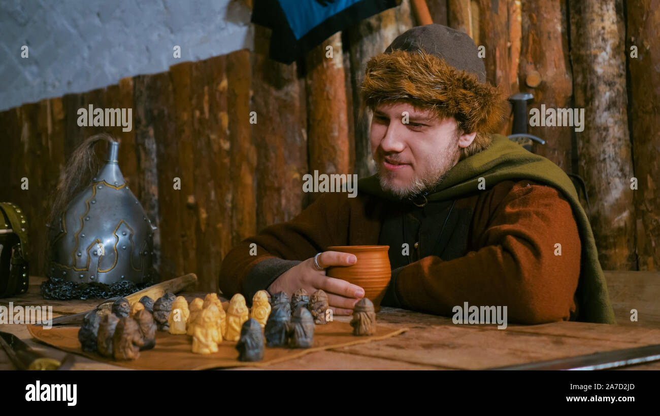 People in costume playing chess hi-res stock photography and images - Alamy