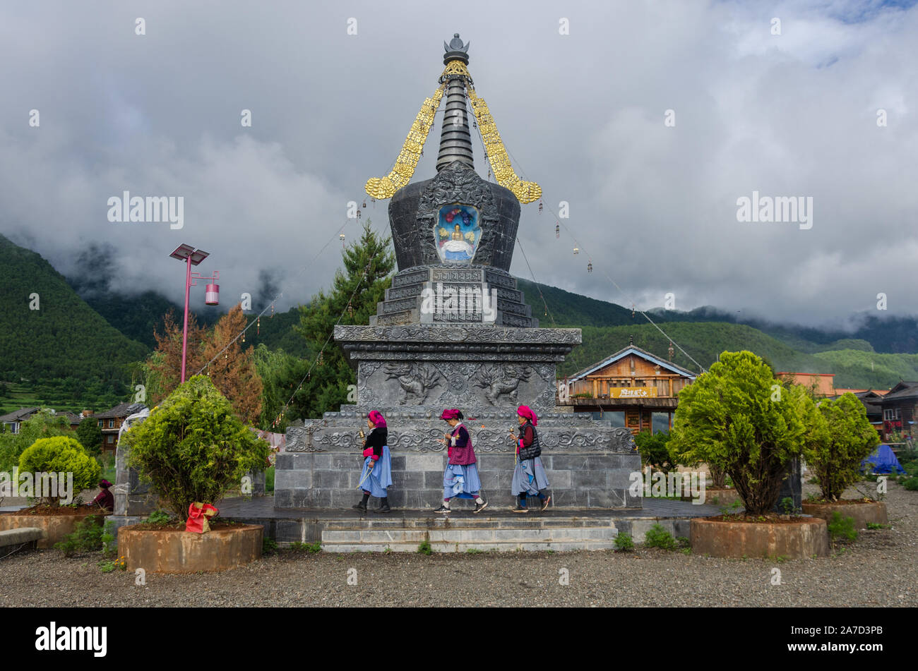 Mosuo Women High Resolution Stock Photography and Images - Alamy