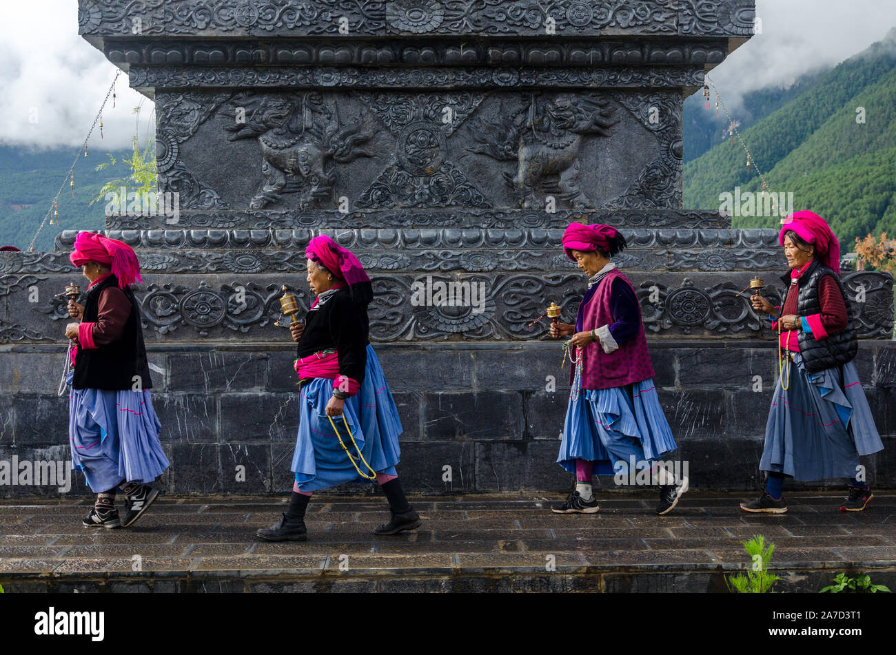 Mosuo women hi-res stock photography and images - Alamy