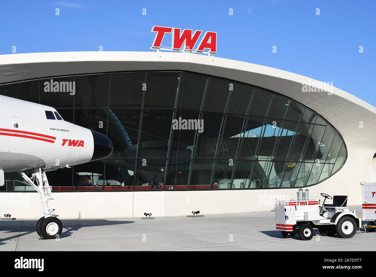 Twa terminal hotel hi-res stock photography and images - Alamy